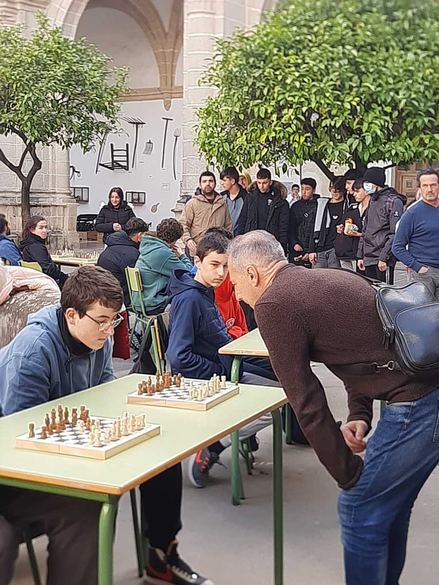 SIMULTÁNEA DE AJEDREZ 22-23 - IES Santa Isabel de Hungría