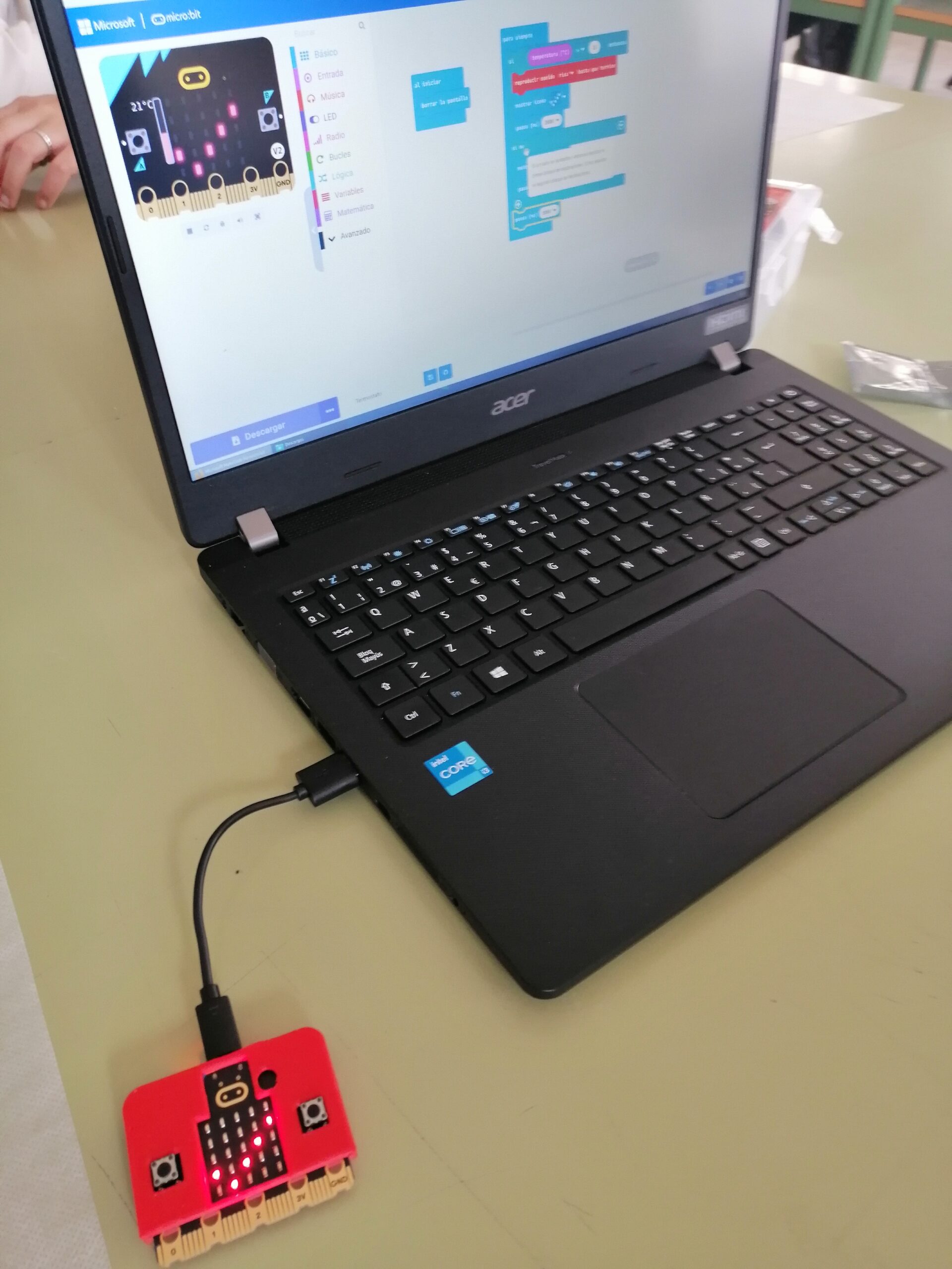 Primeros proyectos con Microbit - Proyecto STEAM: Robótica aplicada al aula